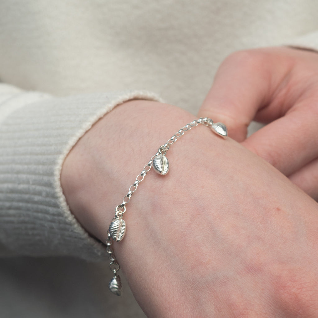 Peedie Groatie Buckie Shell Collector Charm Bracelet – Alison Moore Designs